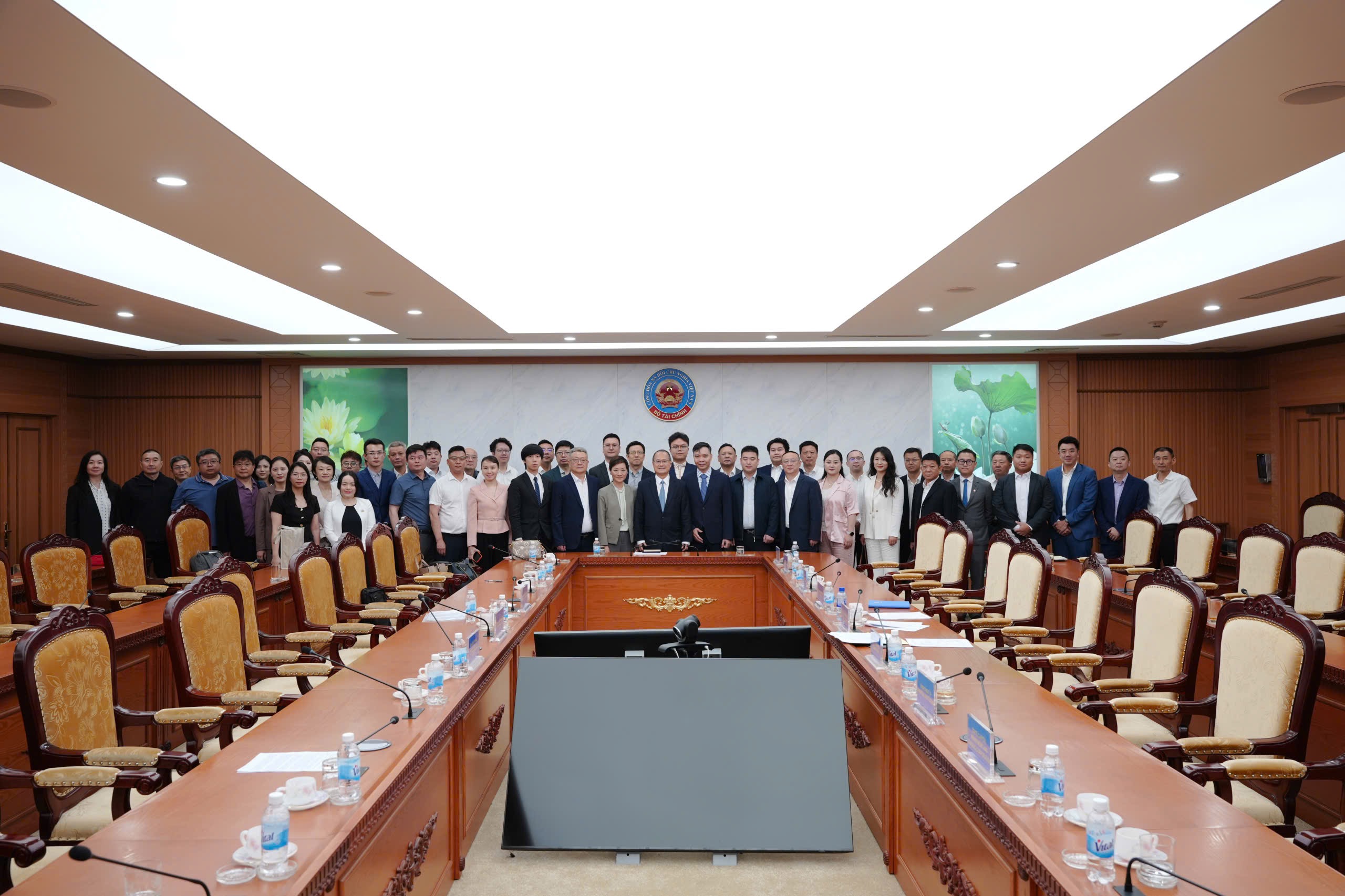 Sunwah Group Chairman Dr. Jonathan Choi Leads A Chinese Business ...